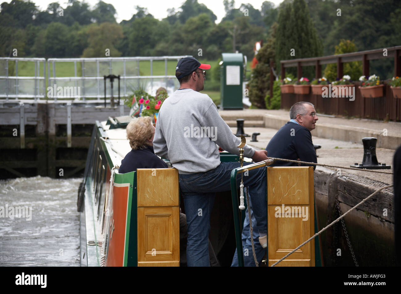 Longboat with people at Shiplake Lock River Thames between ...
