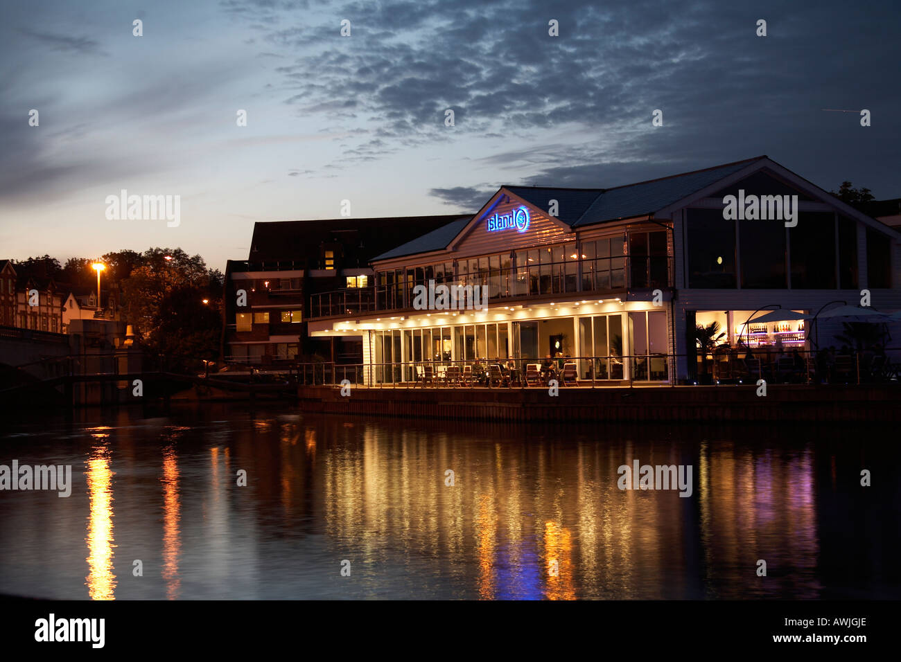 View Island and Reading bridge at dusk evening sunset light reflection ...
