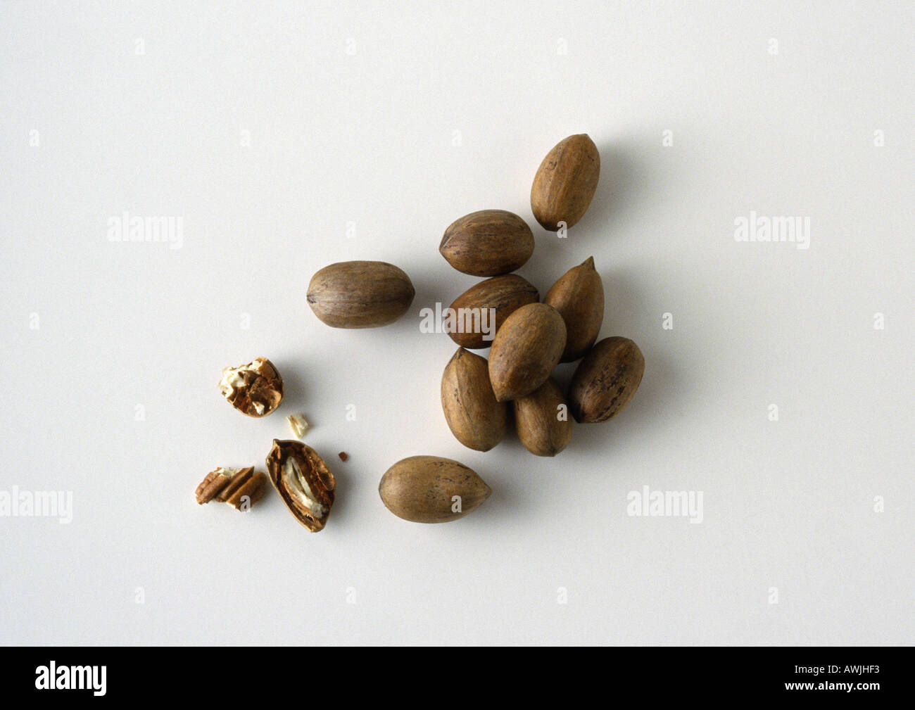 Person with pecans hi-res stock photography and images - Alamy