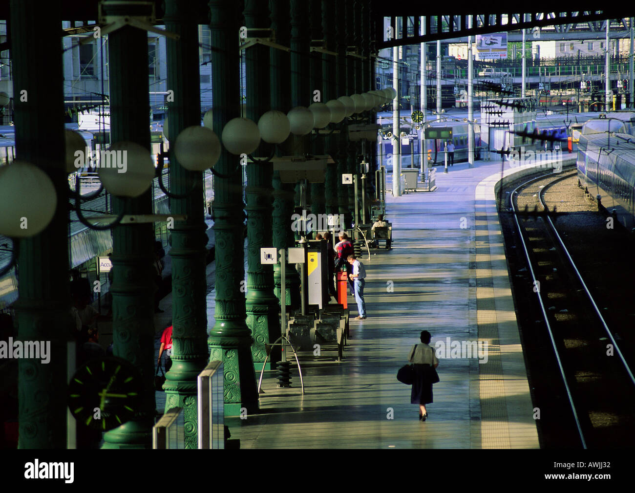 Train platform, Gare du Nord, Paris, France Stock Photo - Alamy