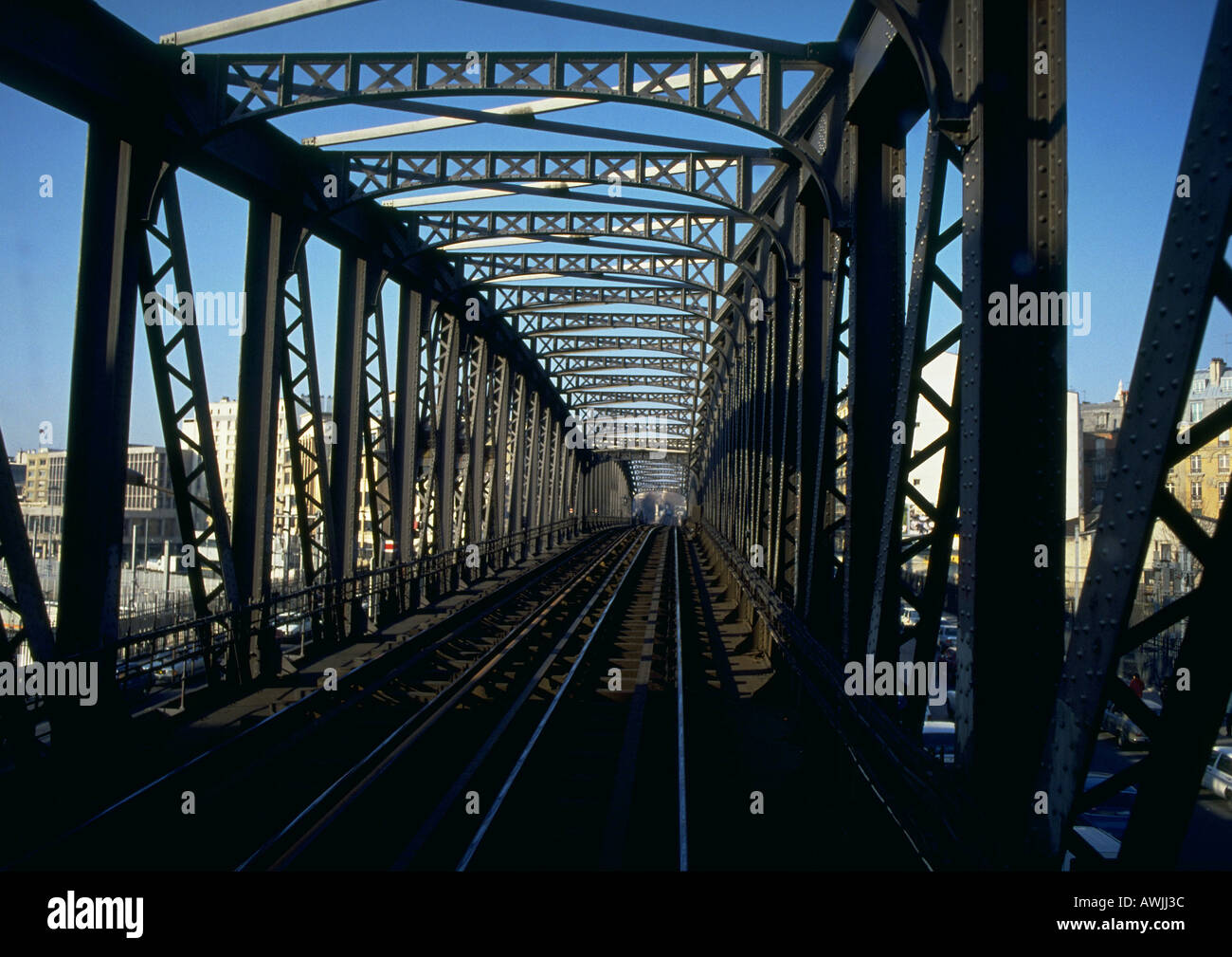 Elevated subways hi-res stock photography and images - Alamy