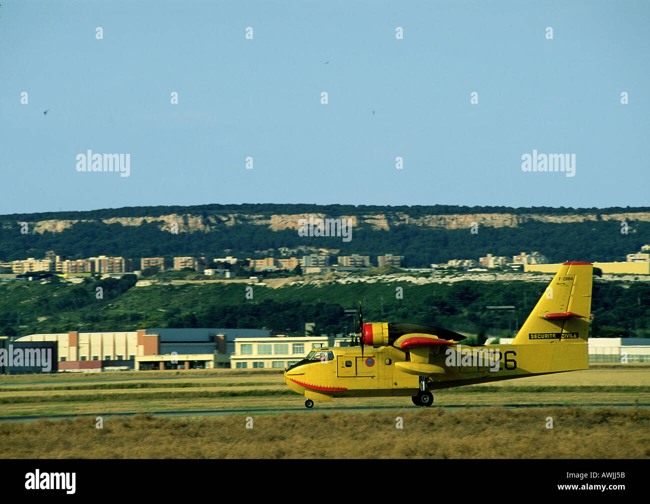 Small plane on runway Stock Photo - Alamy