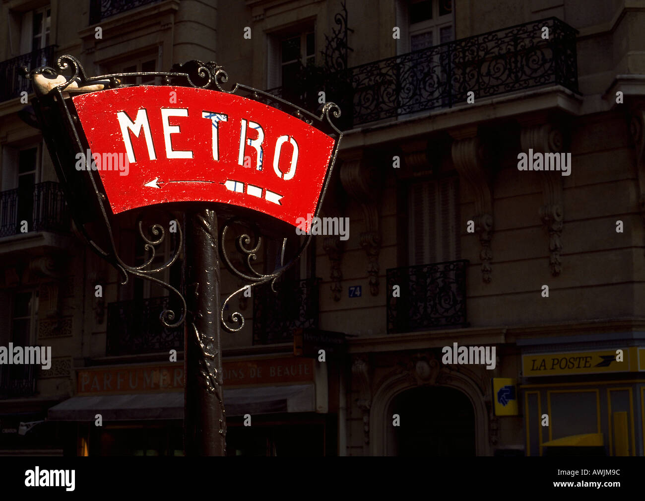 Metro indications hi-res stock photography and images - Alamy