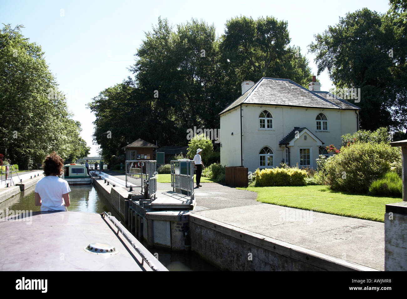 Goring Lock on River Thames between Buckinghamshire and Berkshire ...