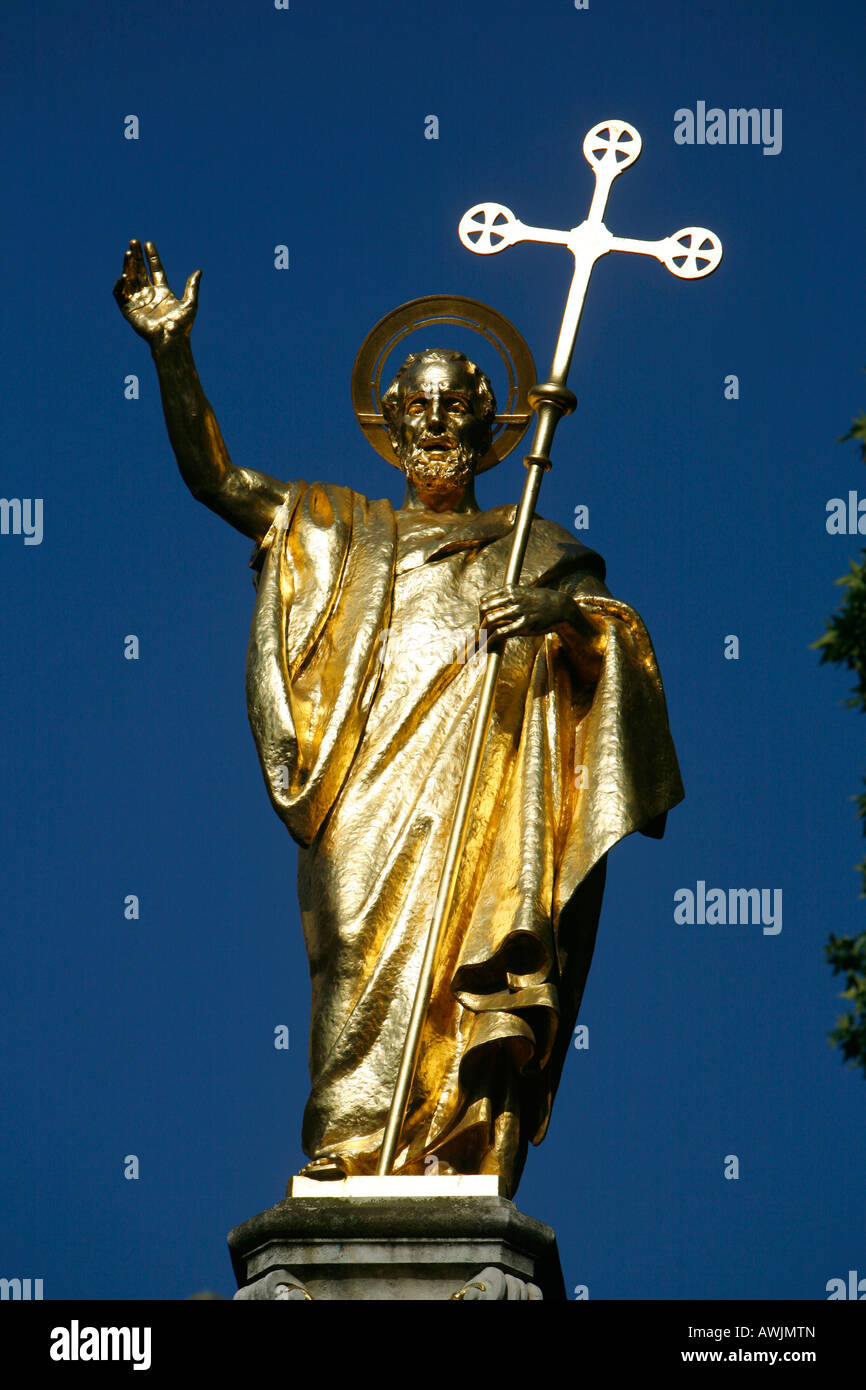 St pauls cross hi-res stock photography and images - Alamy