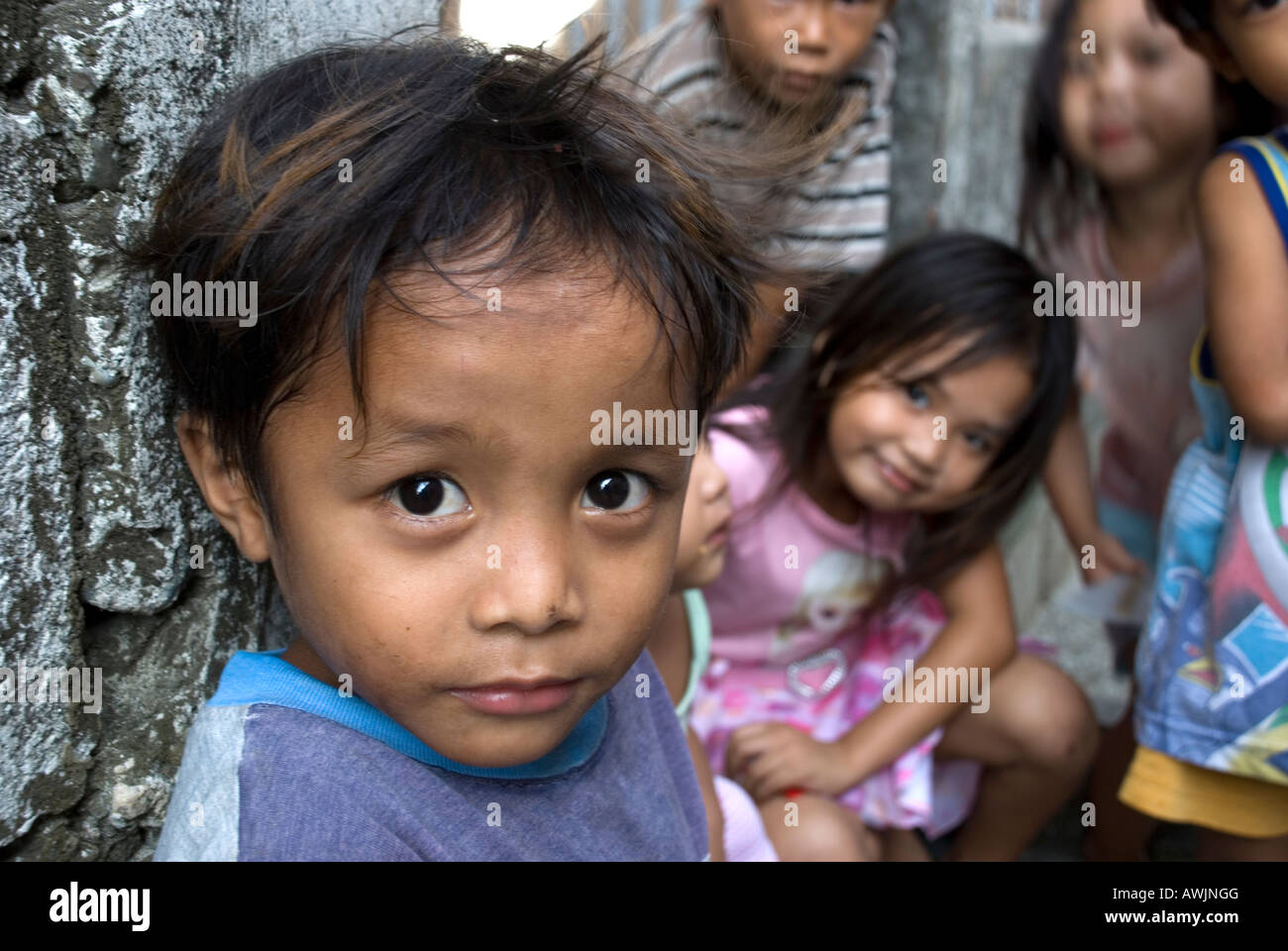 philippines panay iloilo kids in slum Stock Photo - Alamy
