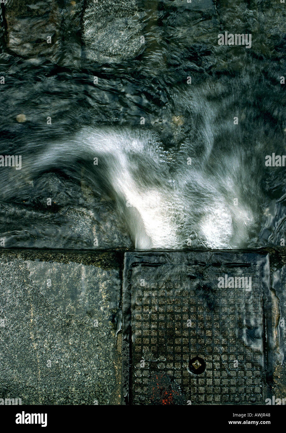 Pouring gutter hi-res stock photography and images - Alamy