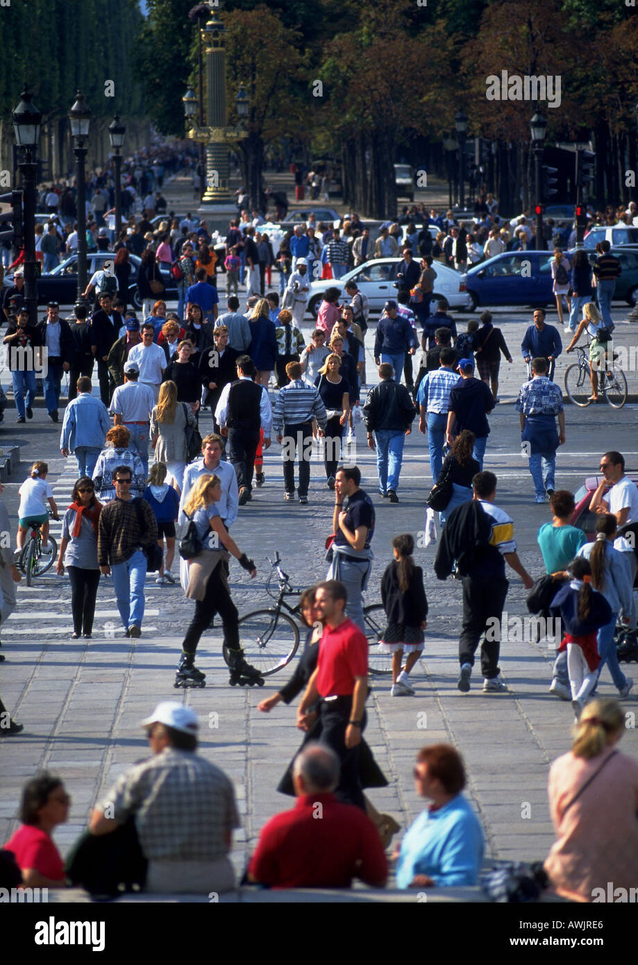 Crowd crossing street Stock Photo - Alamy