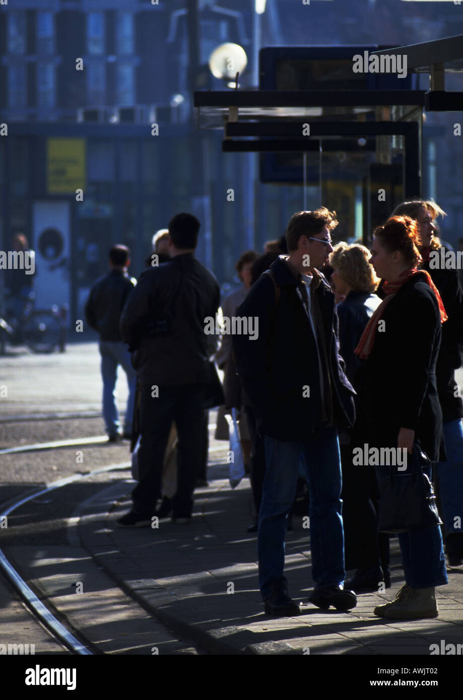 Commuters on street corner hi-res stock photography and images - Alamy