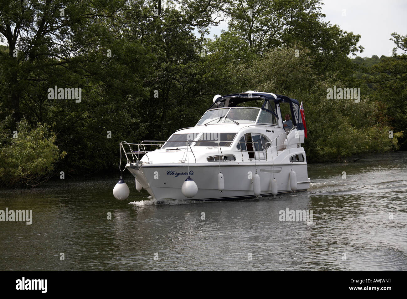 Luxury cabin cruiser motor yacht pleasure boat near Medmenham on River ...