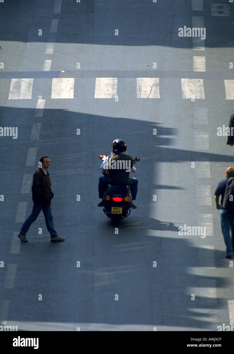 Pedestrian crossings from above hi-res stock photography and images - Alamy