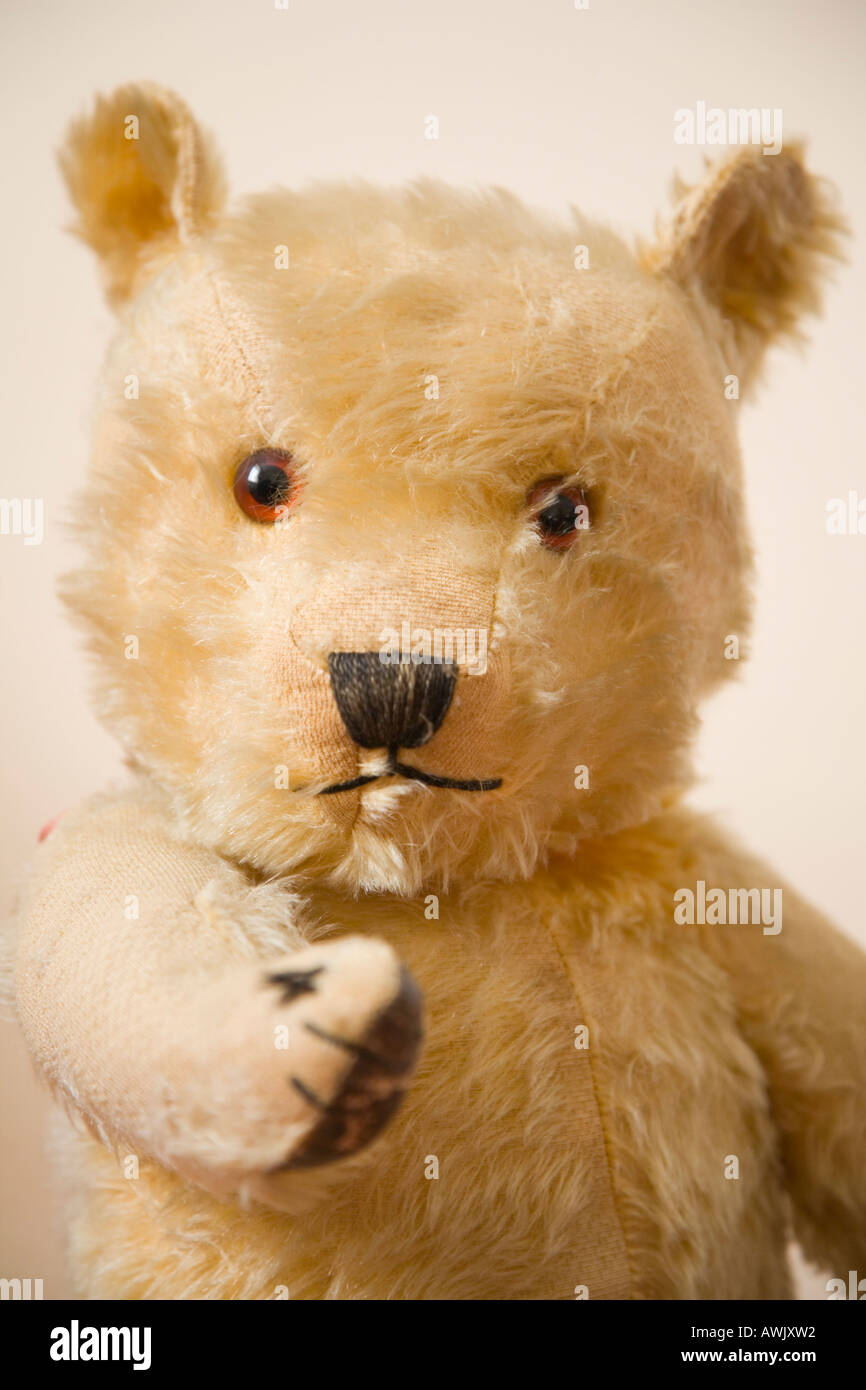 Old threadbare teddy bear hi-res stock photography and images - Alamy