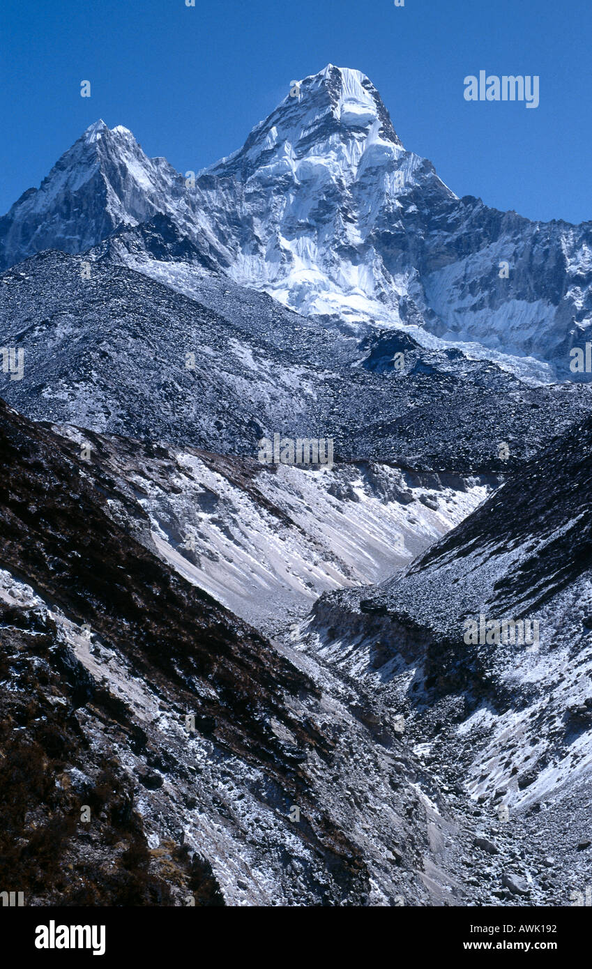 Snow covered mountain peak, Ama Dablam, Himalayas, Nepal Stock Photo ...