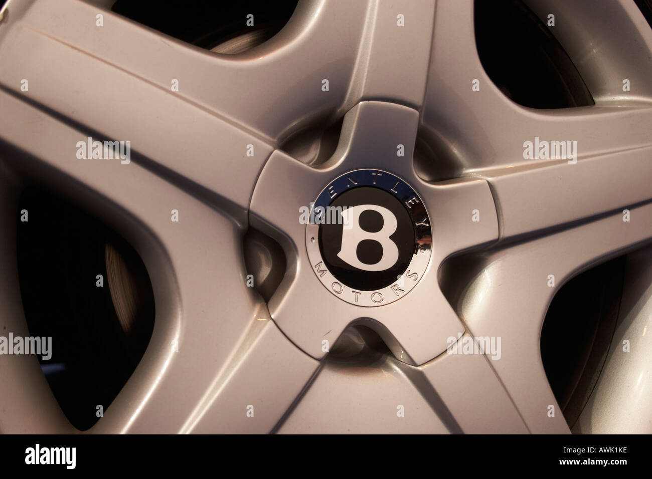 Bentley motor car logo badge on wheel Stock Photo - Alamy