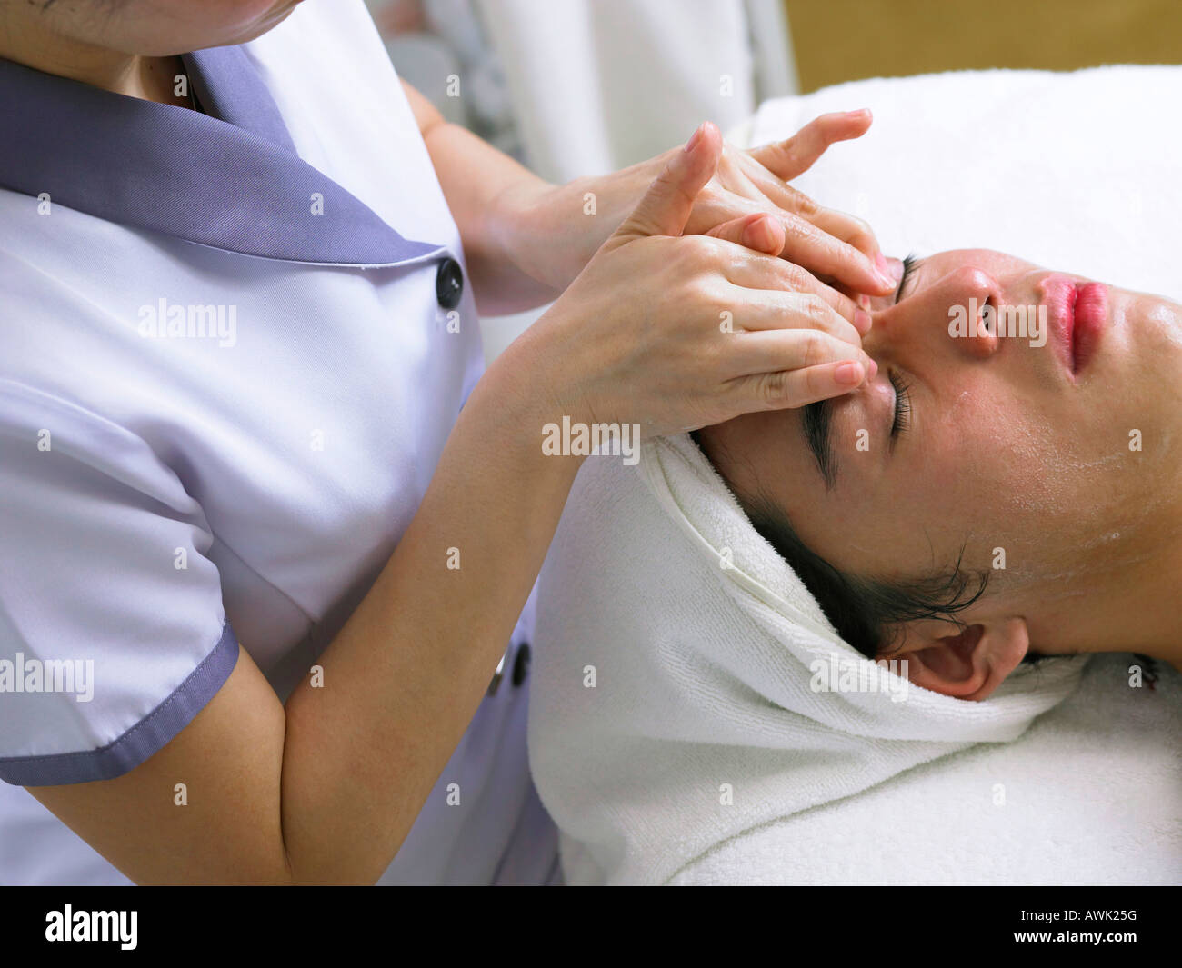 Men pampering massage facial hi-res stock photography and images - Alamy