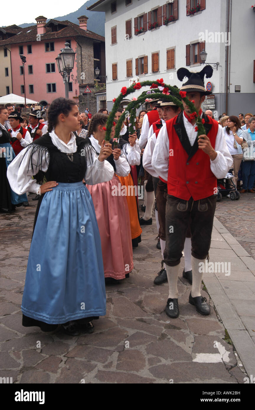 Tradizione del folclore hi-res stock photography and images - Alamy