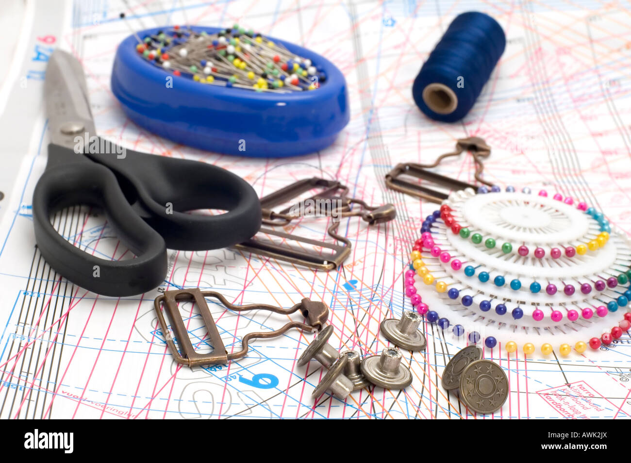 object on white sewing tool pattern Stock Photo - Alamy