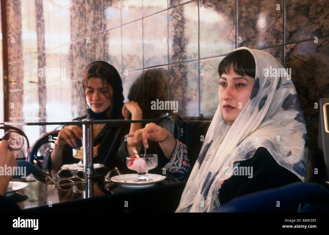 Iran coffee shop hi-res stock photography and images - Alamy