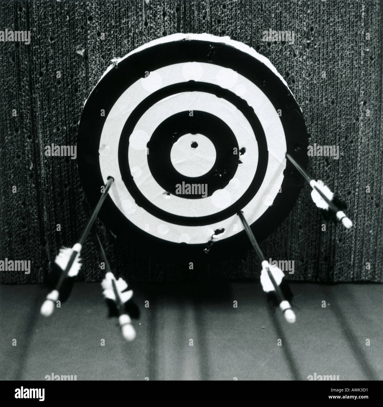 Close-up of arrows in target Stock Photo - Alamy