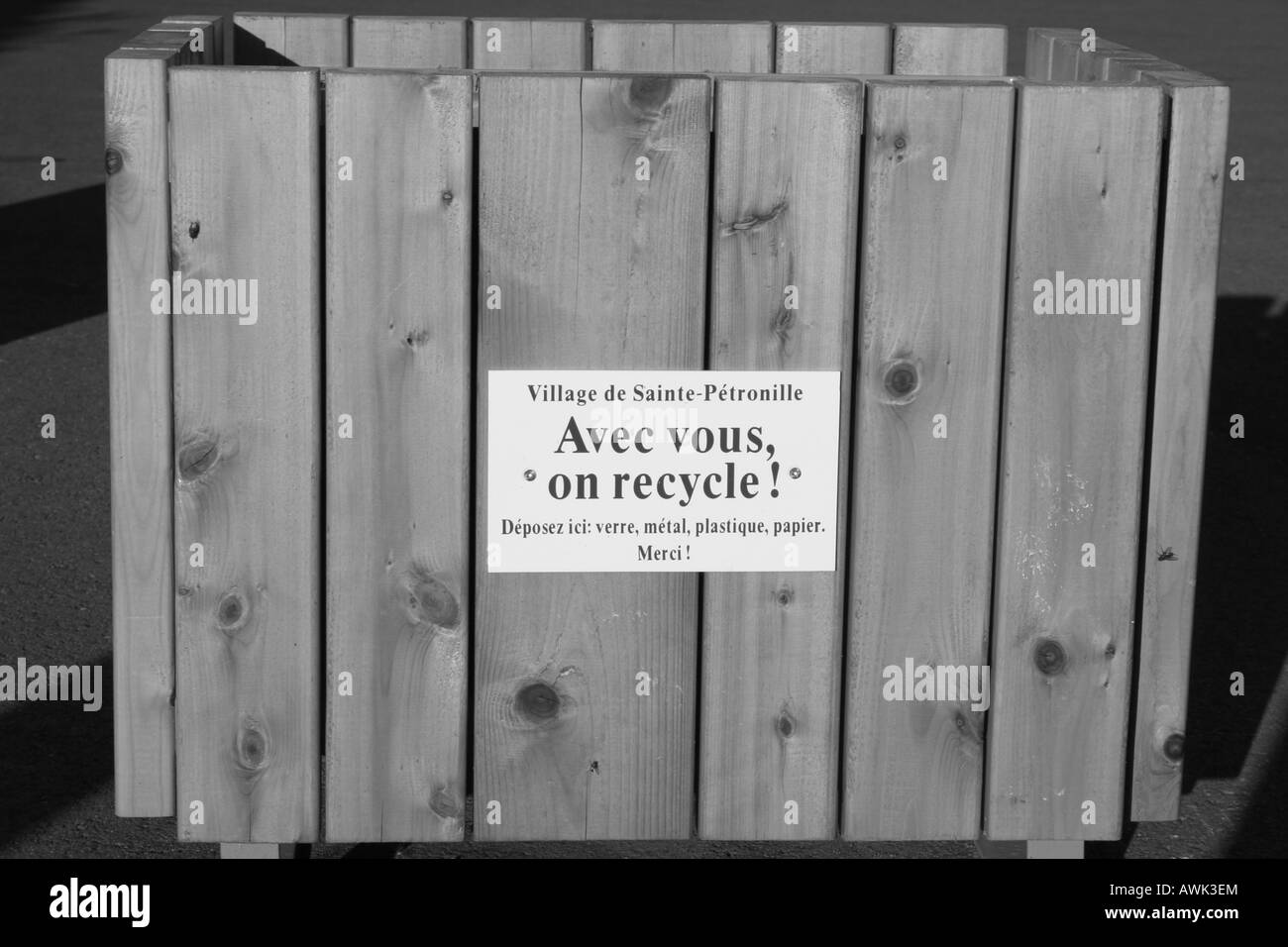 Litter box Black and White Stock Photos & Images - Alamy