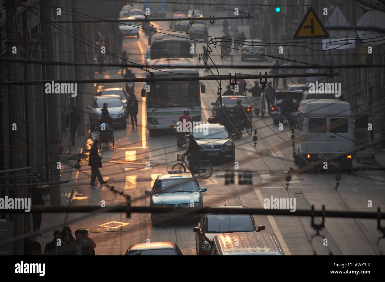 Shanghai street scene hi-res stock photography and images - Alamy