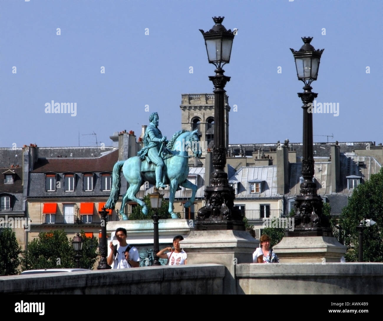 france paris pont neuf and statue of Henri IV Stock Photo - Alamy