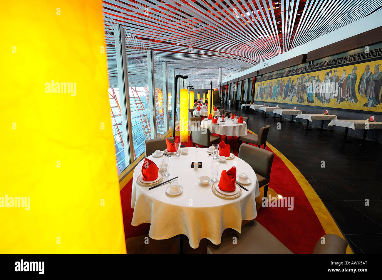 Airport restaurant hi-res stock photography and images - Alamy