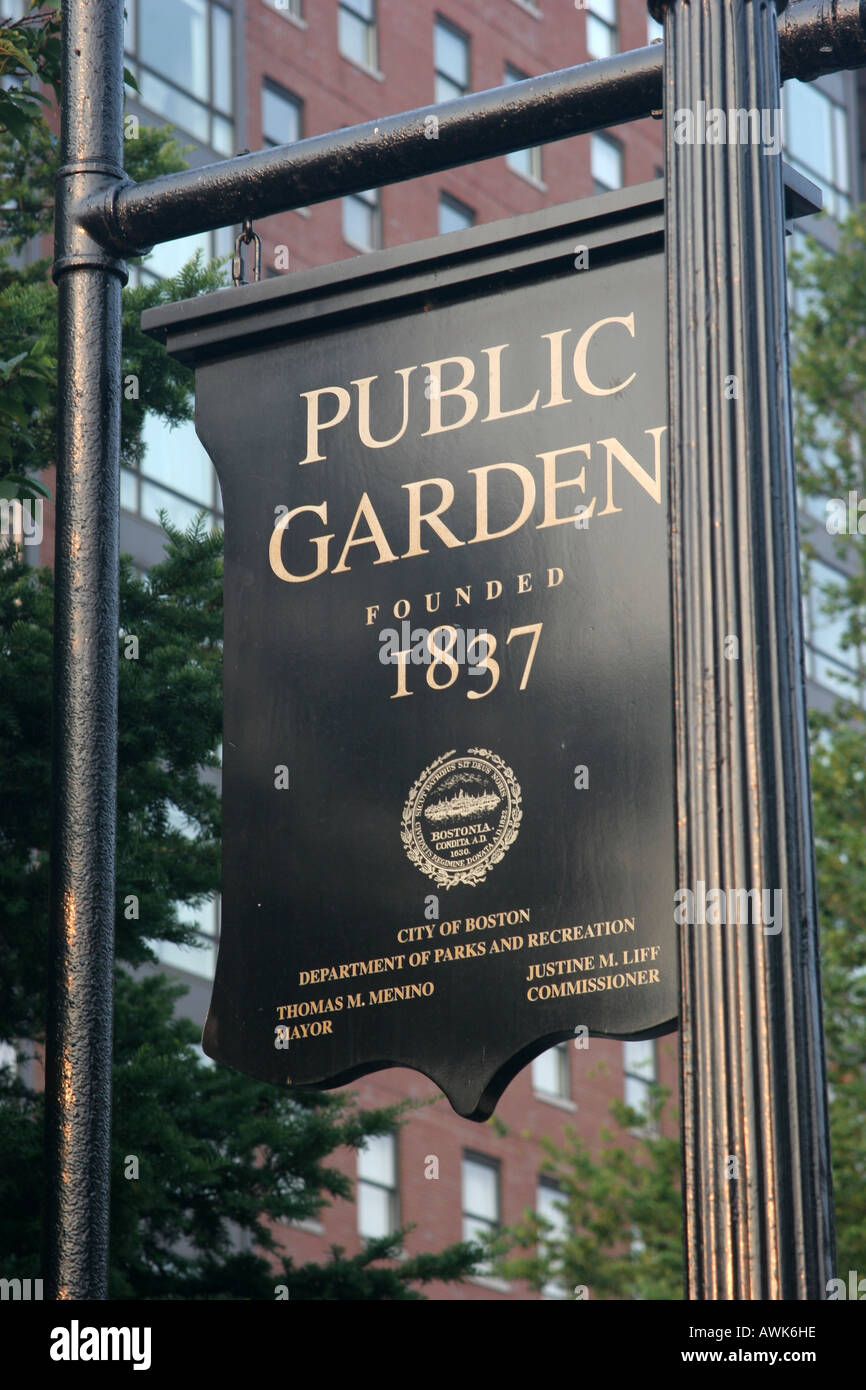 Boston public garden bench hi-res stock photography and images - Alamy