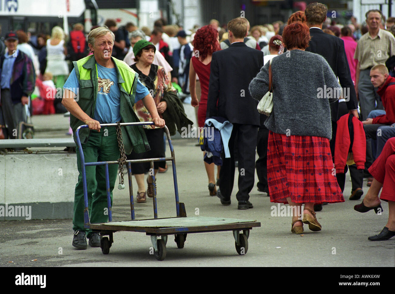 Baggage porter hi-res stock photography and images - Alamy