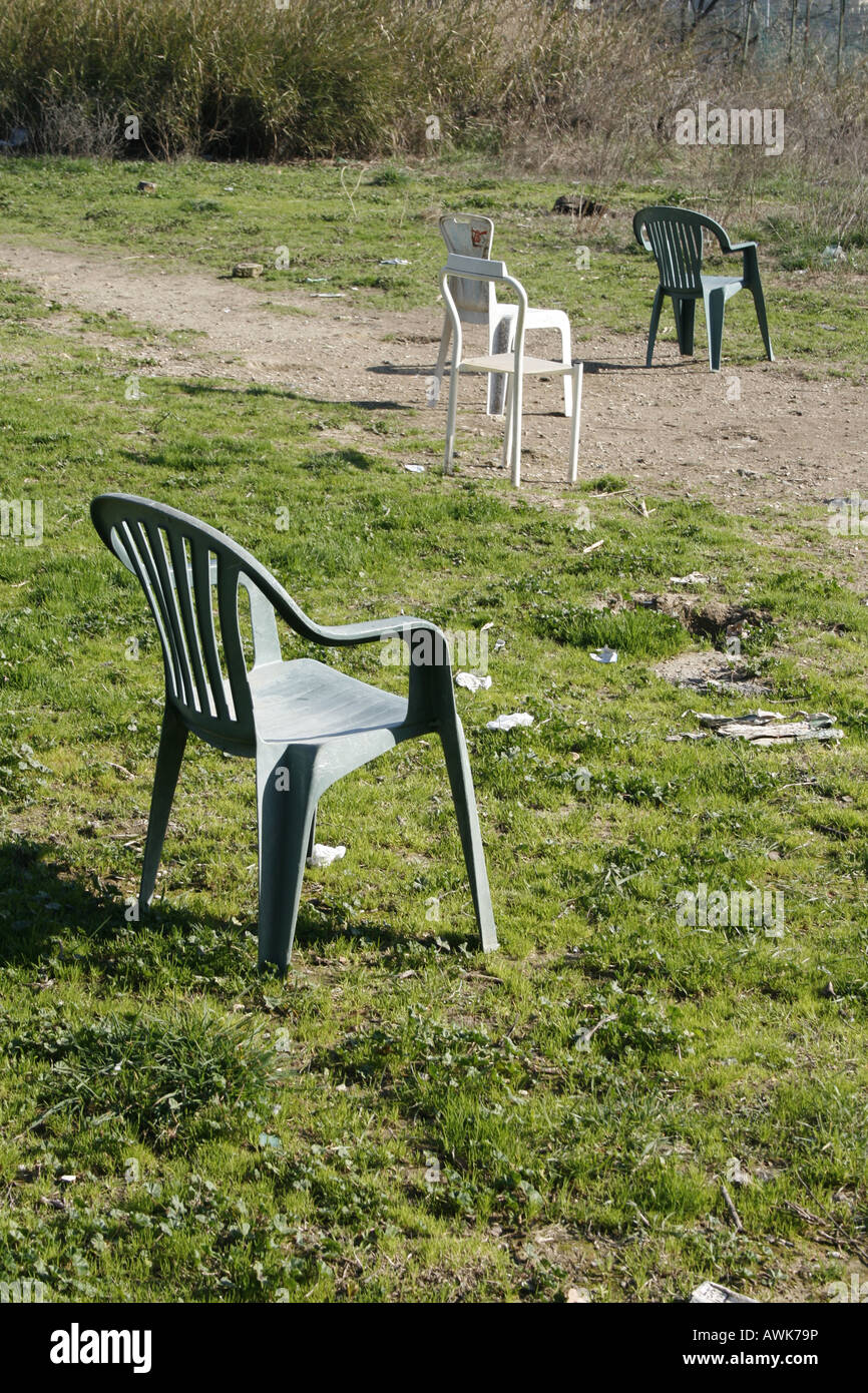 empty chairs in park Stock Photo - Alamy