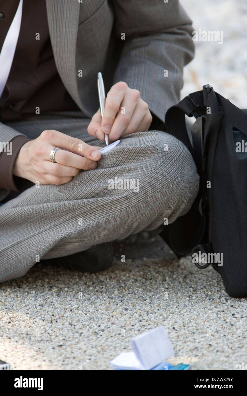 man uses his handy Stock Photo - Alamy
