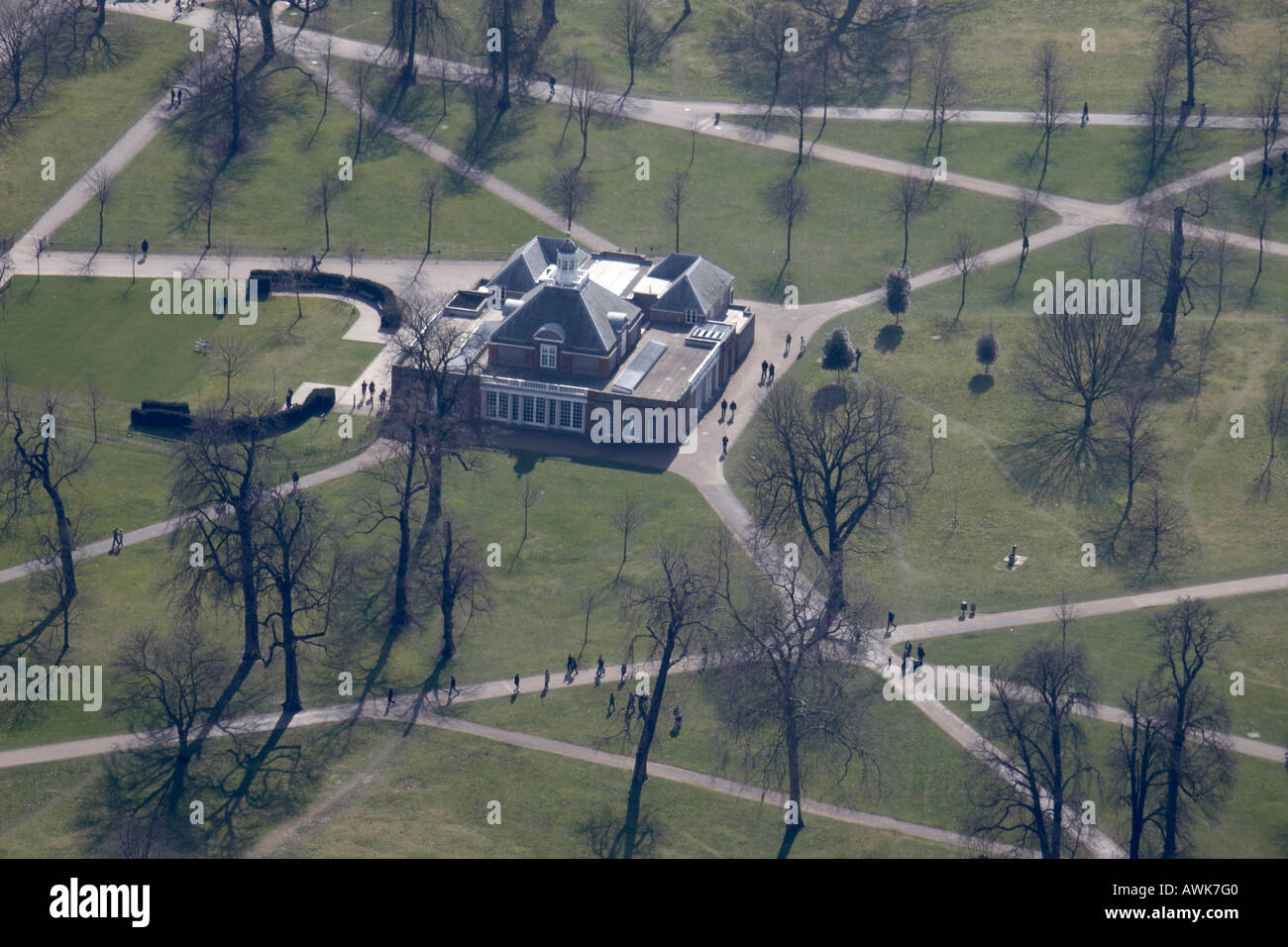 Serpentine south gallery hi-res stock photography and images - Alamy