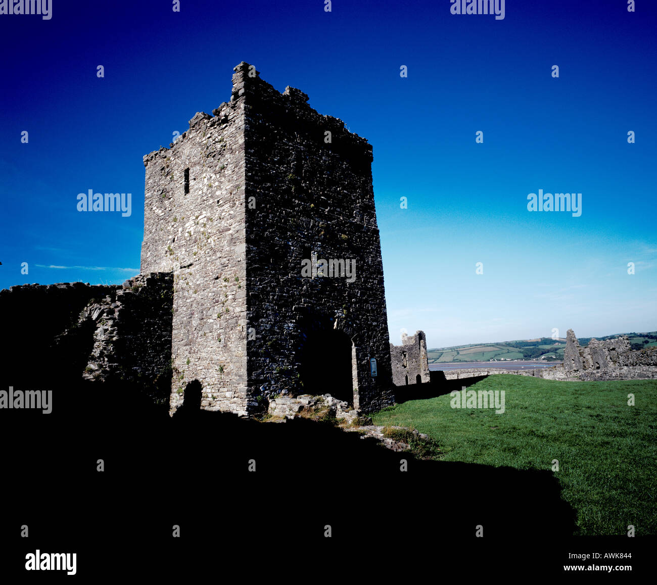 Llansteffan castle ruins hi-res stock photography and images - Alamy