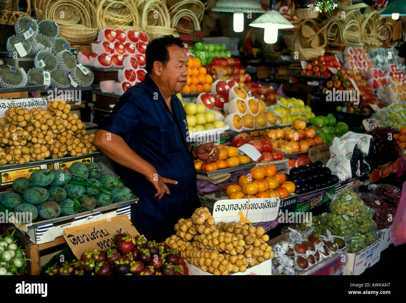 Thai man, adult man, fruit, fruits, food vendor, Chatuchak Weekend ...