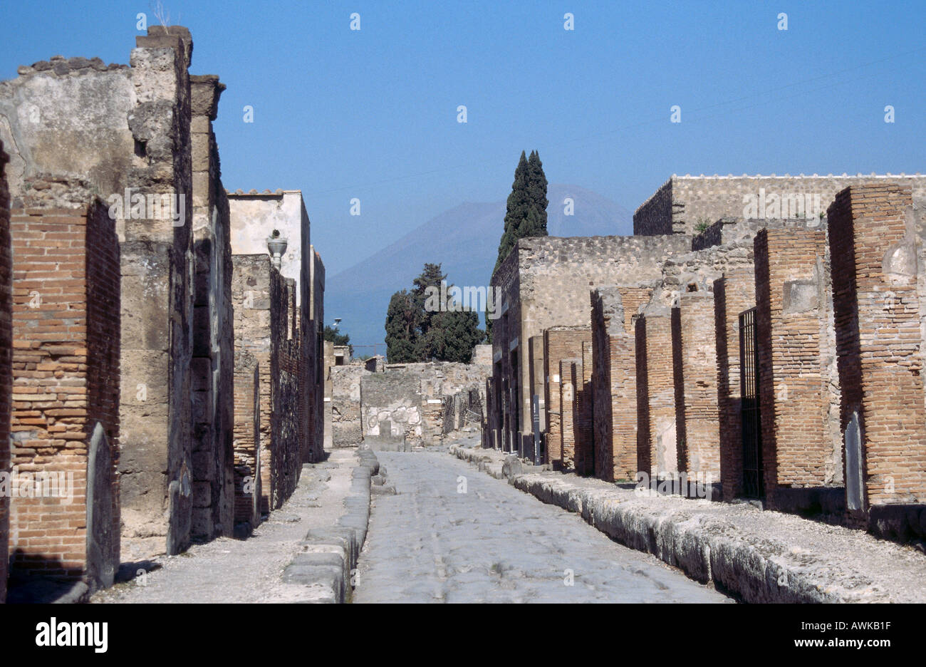Pompeii ruins road hi-res stock photography and images - Alamy