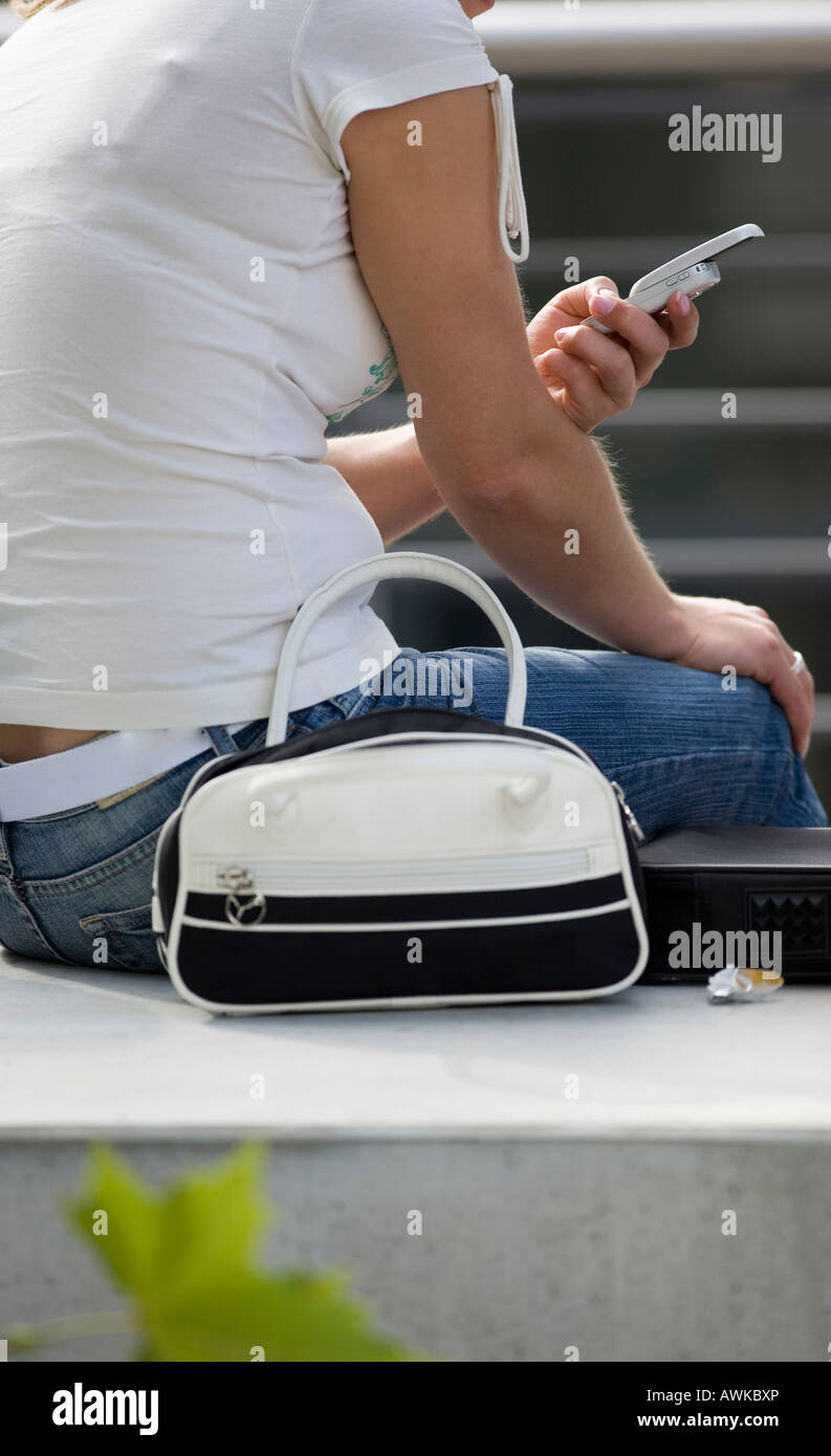 woman uses her handy Stock Photo - Alamy