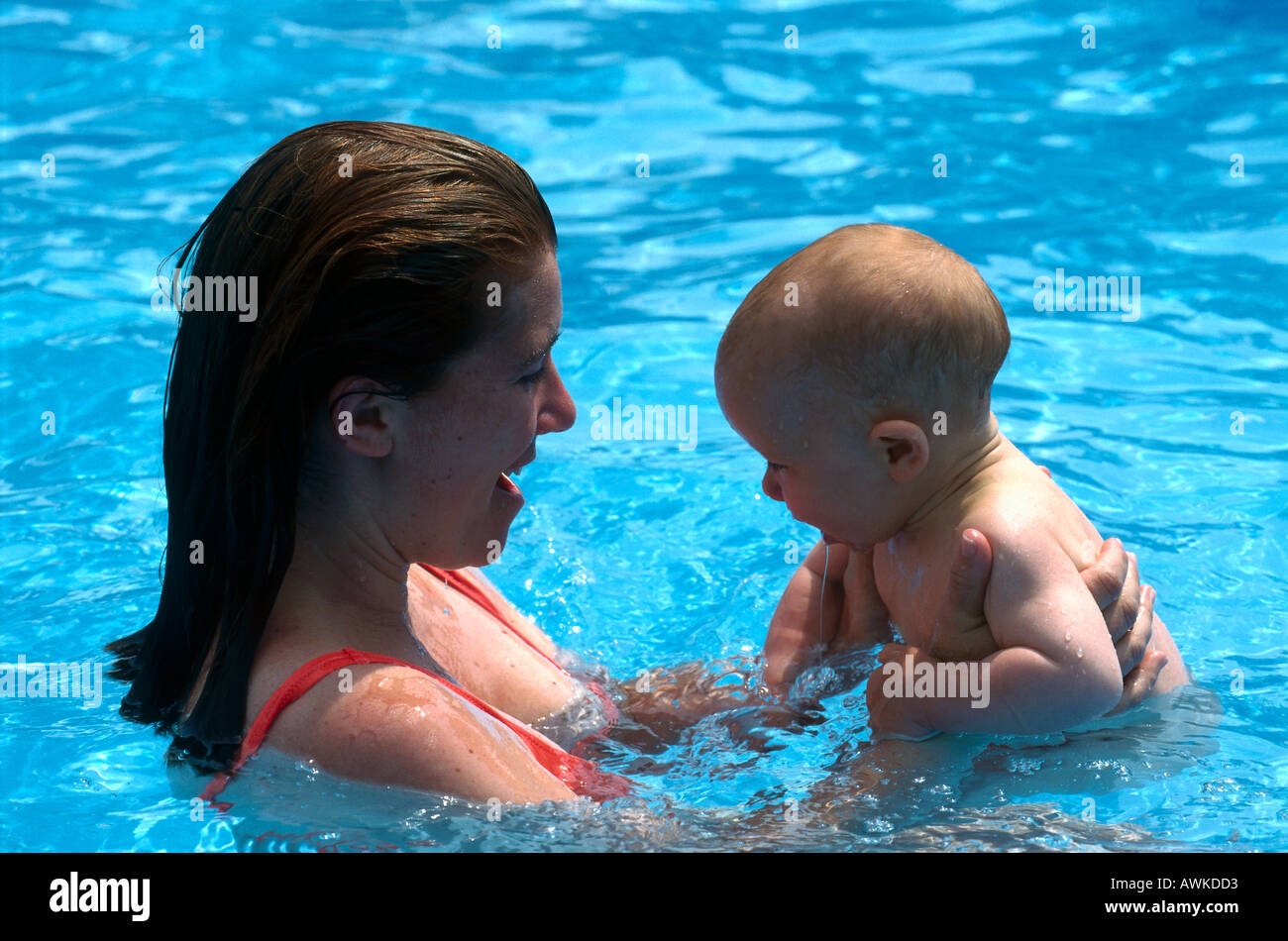 Mother and baby swimming pool hi-res stock photography and images - Alamy