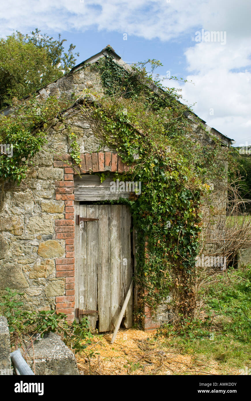 Old granite farm building Stock Photo - Alamy