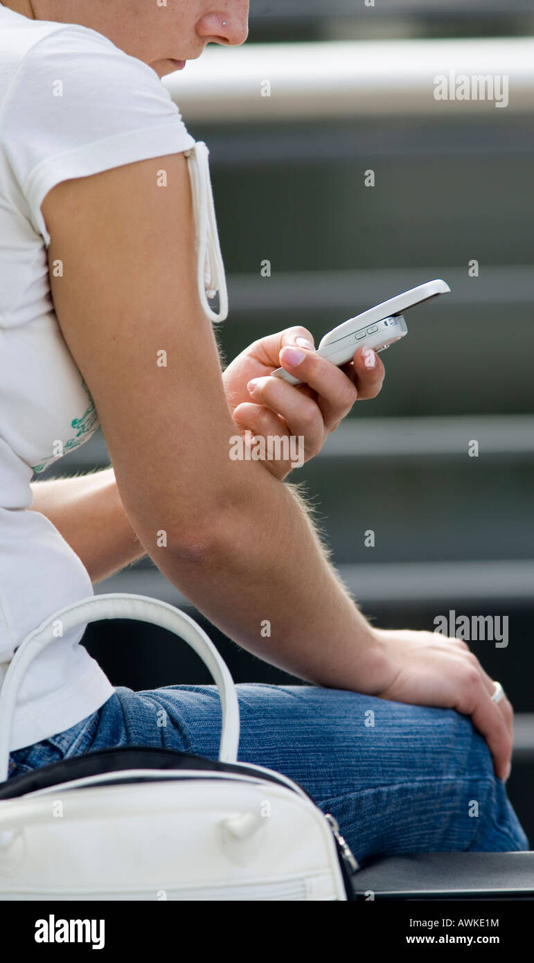 Handy girls hi-res stock photography and images - Alamy