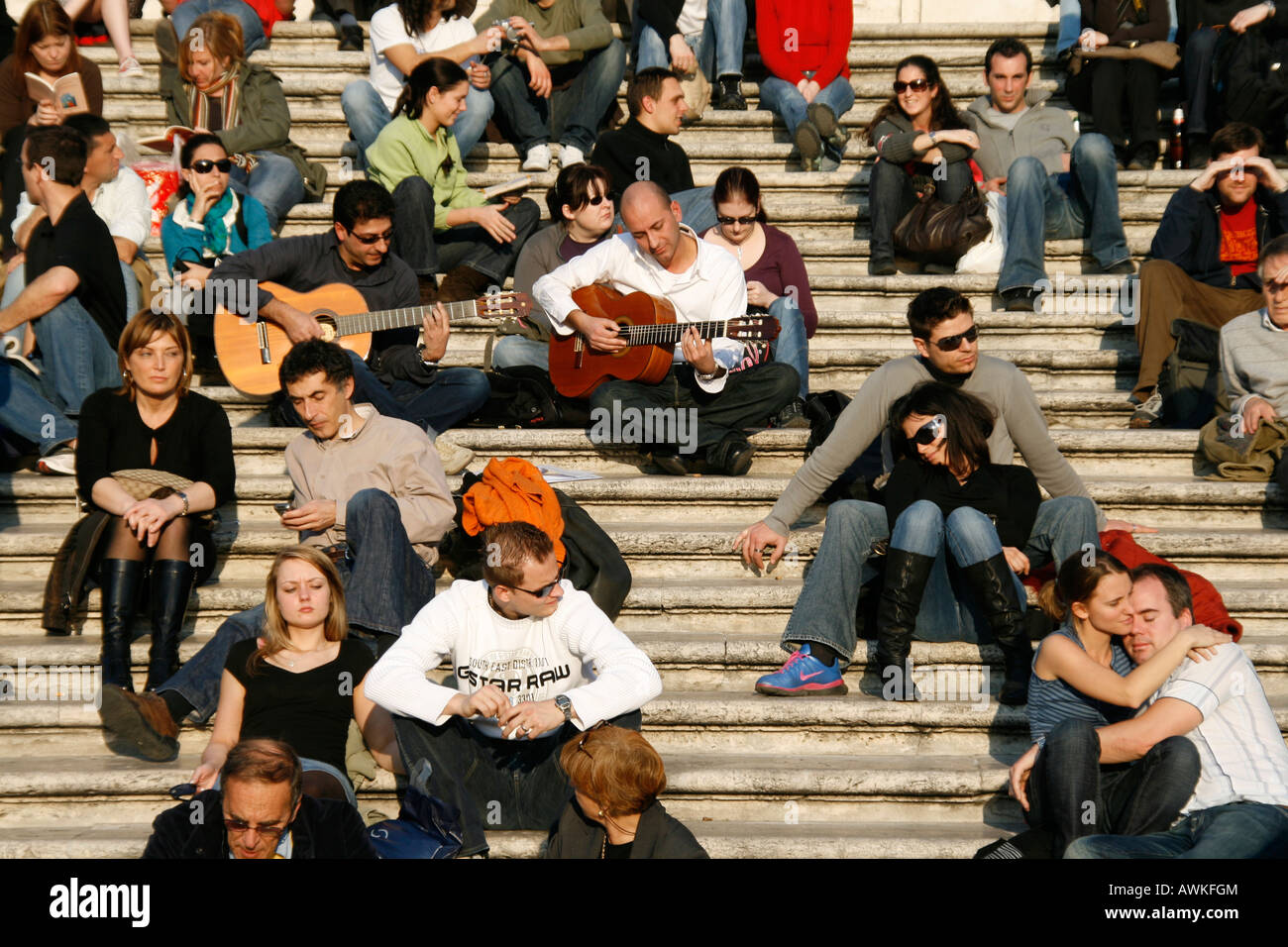 tourists sitting on spanish steps in rome Stock Photo - Alamy