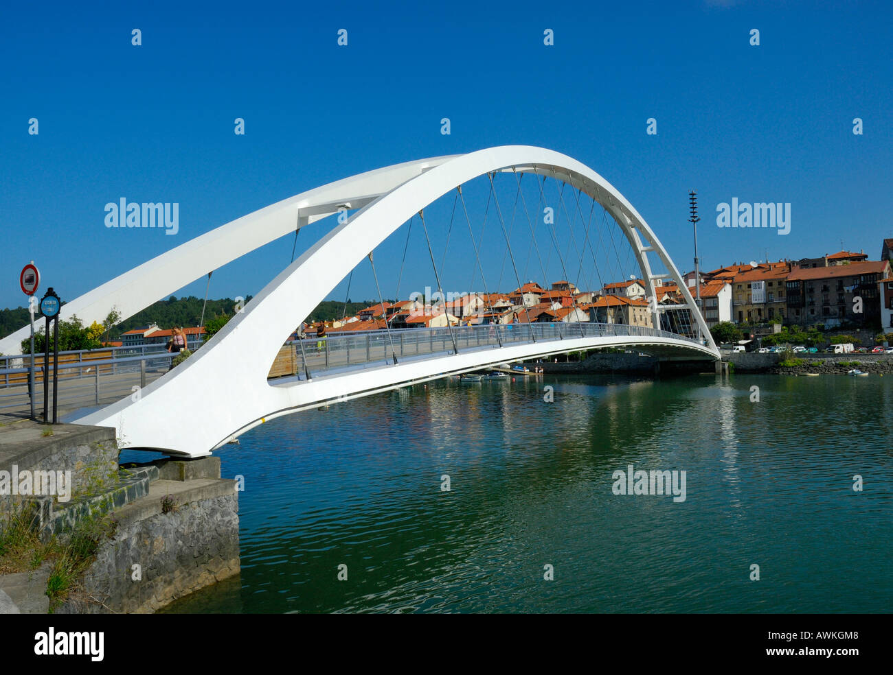 THE BRIDGE AT PLENTZIA NEAR BILBAO, BILBO IN THE BASQUE COUNTRY OF ...