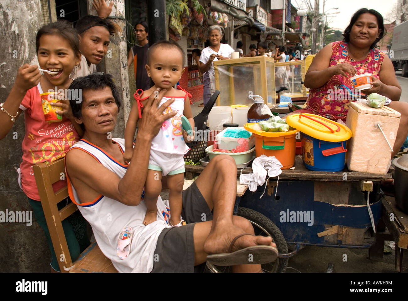 philippines manila slum scene malate Stock Photo - Alamy