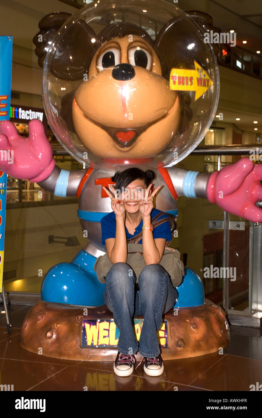 Robinsons place manila hi-res stock photography and images - Alamy