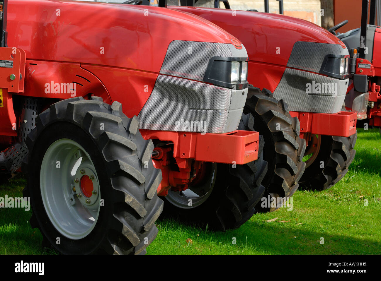 Red farm tractors hi-res stock photography and images - Alamy