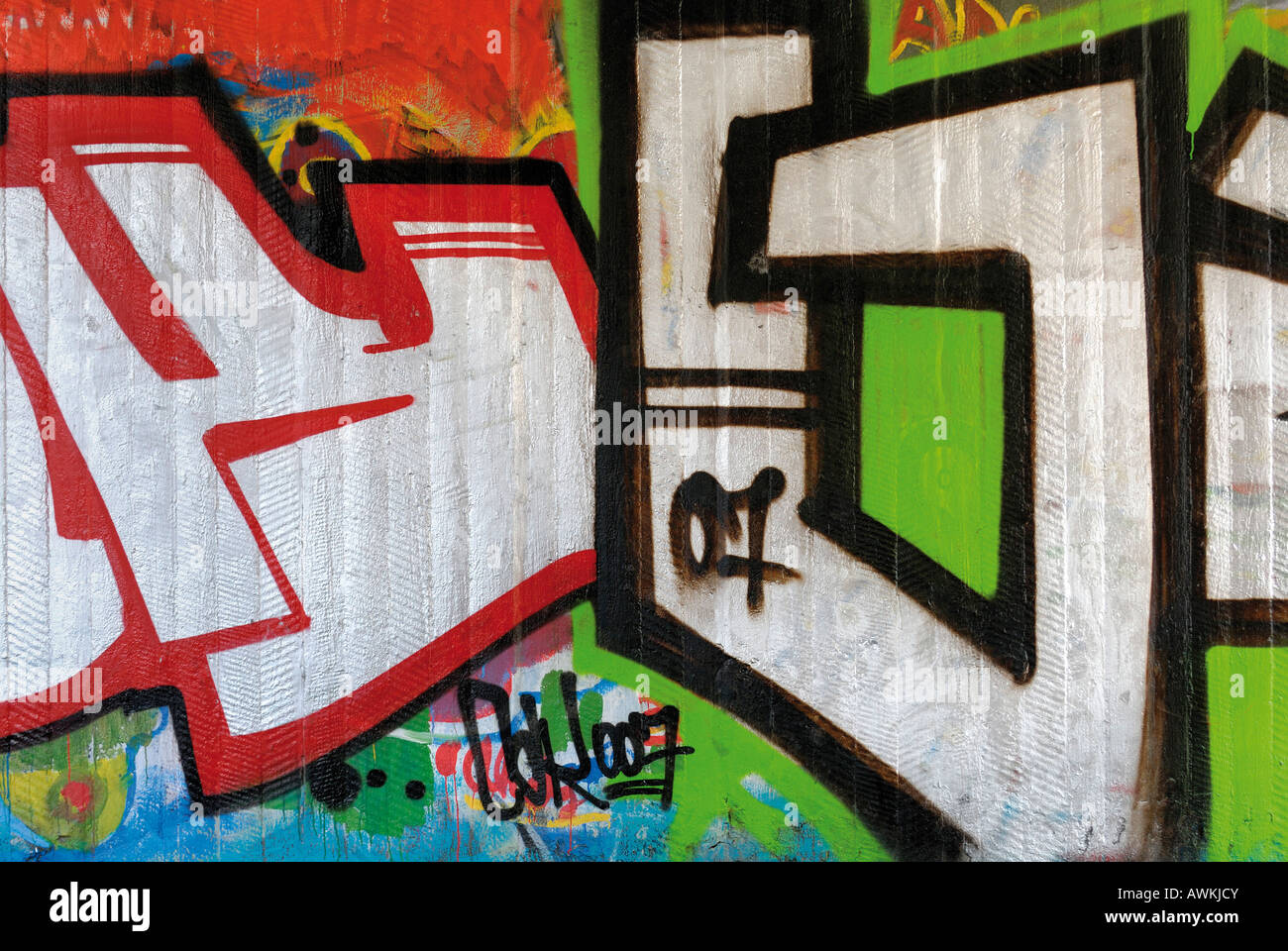 GRAFFITI PAINT IN URBAN WALL Stock Photo - Alamy