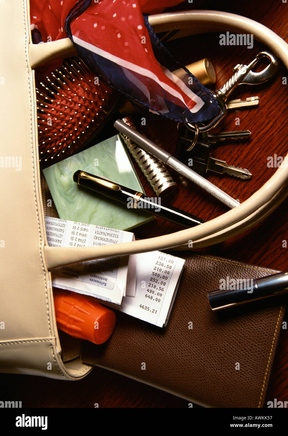 Contents of woman's purse spilling out Stock Photo - Alamy