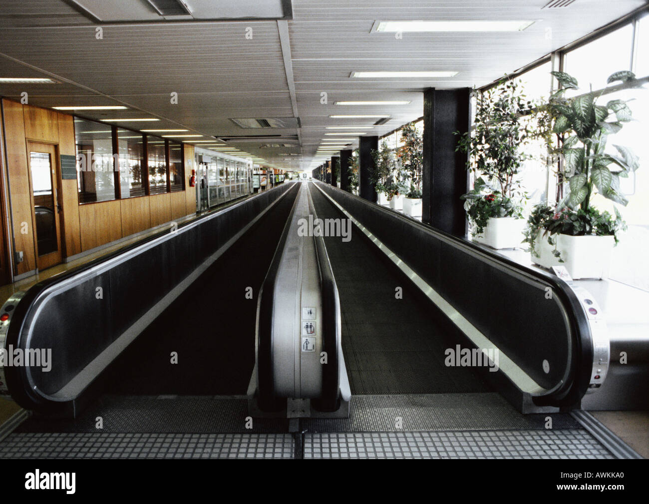 Concourses and walkways hi-res stock photography and images - Alamy