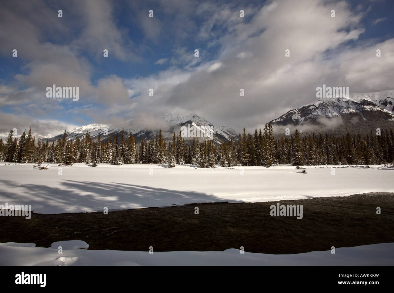 Open river water hi-res stock photography and images - Alamy