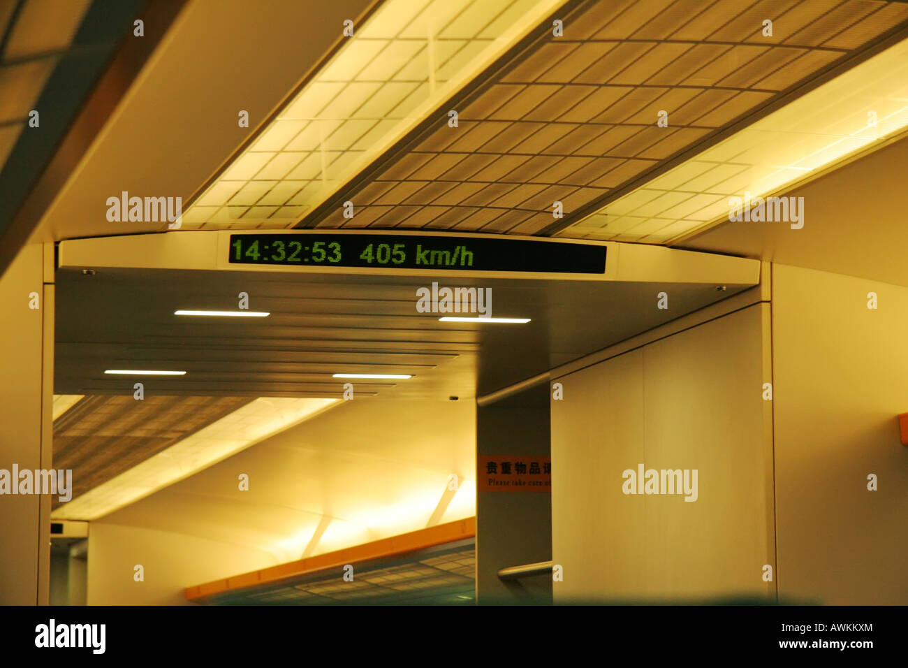 Train speed signs hi-res stock photography and images - Alamy