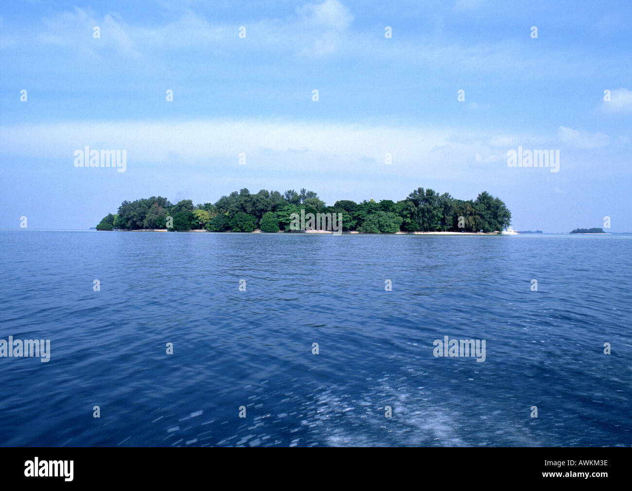 Paradisaic island hi-res stock photography and images - Alamy